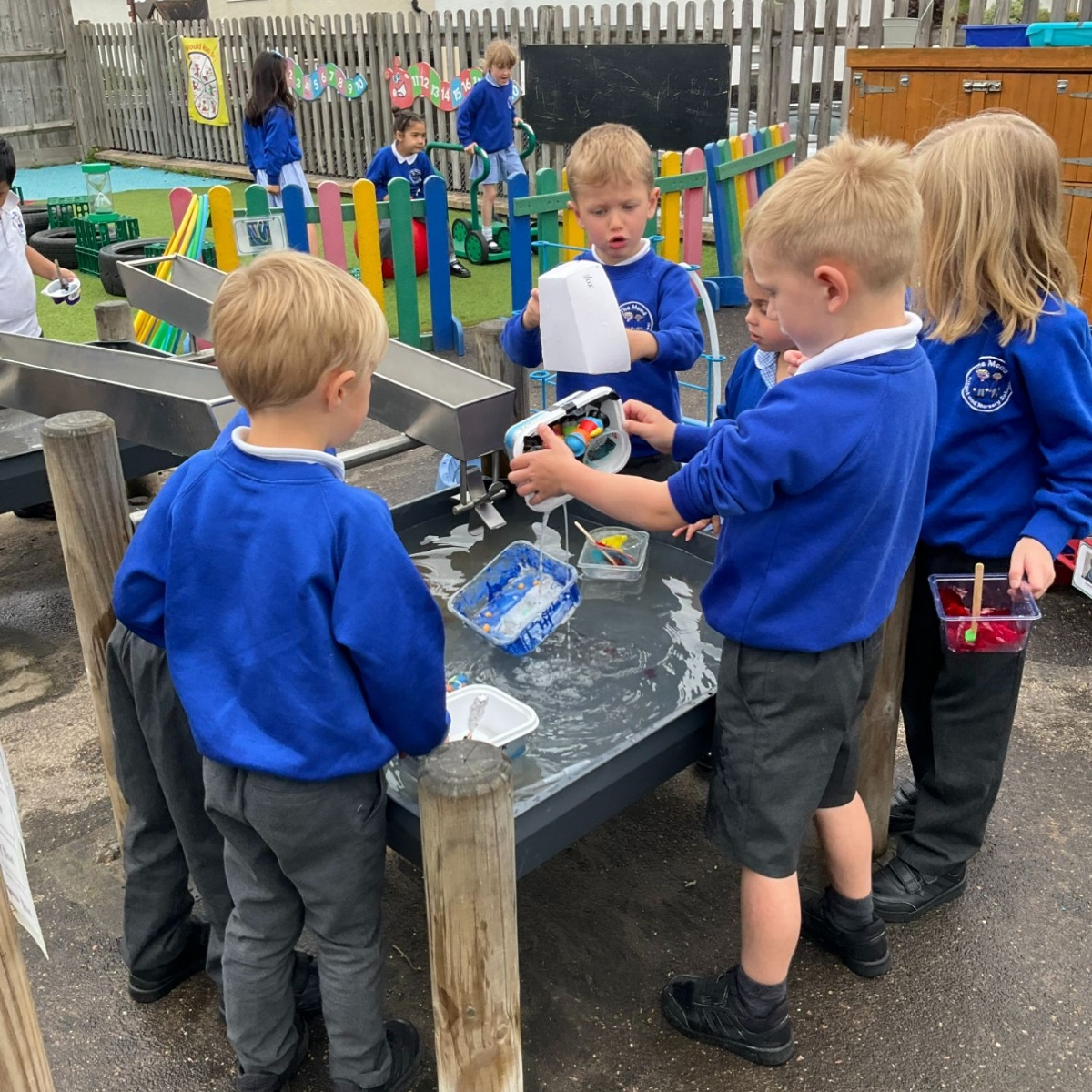 The Mead Infant and Nursery School - Reception become boat designers!